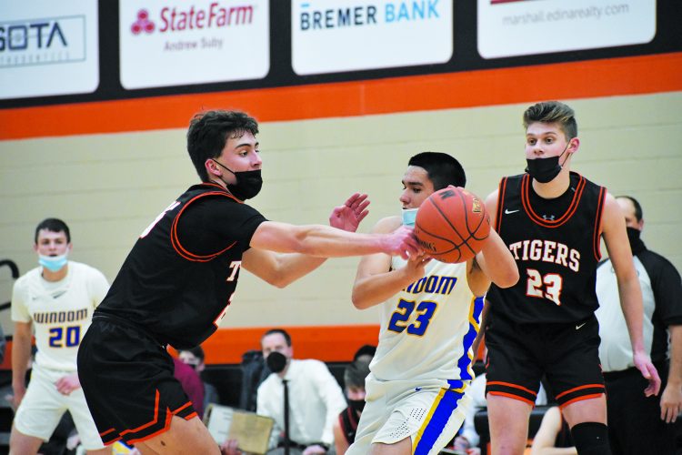 PREP BOYS BASKETBALL: Key run in first half propels Marshall to 69-40 ...